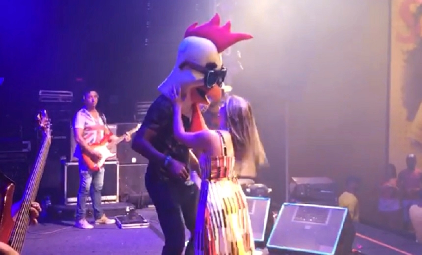 Galinho ‘mete dança’ em show de Thullio milionário no segundo dia da ...