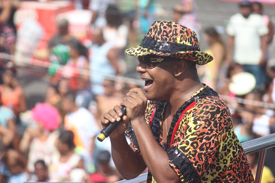 ‘Já beijei um homem’, revela Marcio Victor no Programa Raul Gil | Aratu On