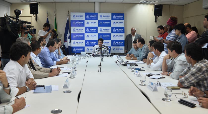 Prefeito ACM Neto não descarta decretar estado de emergência em ... Prefeito ACM Neto não descarta decretar estado de emergência em ...