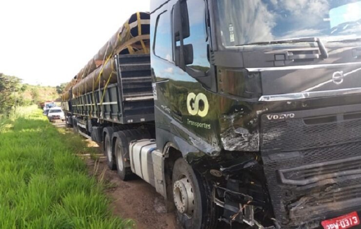 Quatro pessoas morrem após acidente na BR-101; vítimas ficaram ... Quatro pessoas morrem após acidente na BR-101; vítimas ficaram ...