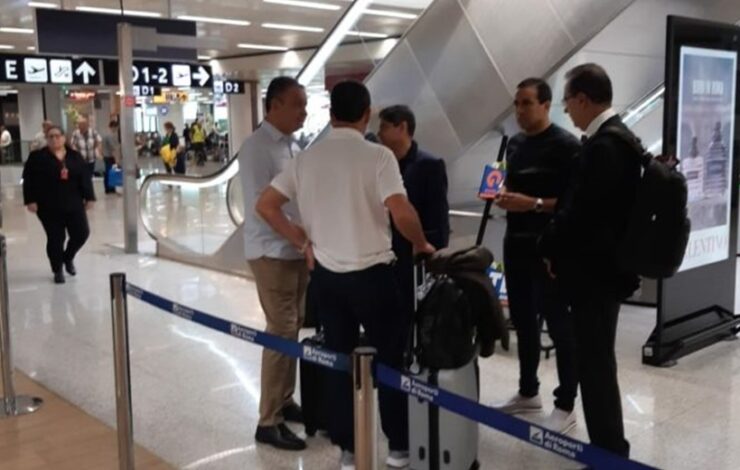 ACM Neto e Rui Costa são flagrados em clima descontraído em aeroporto ... ACM Neto e Rui Costa são flagrados em clima descontraído em aeroporto ...