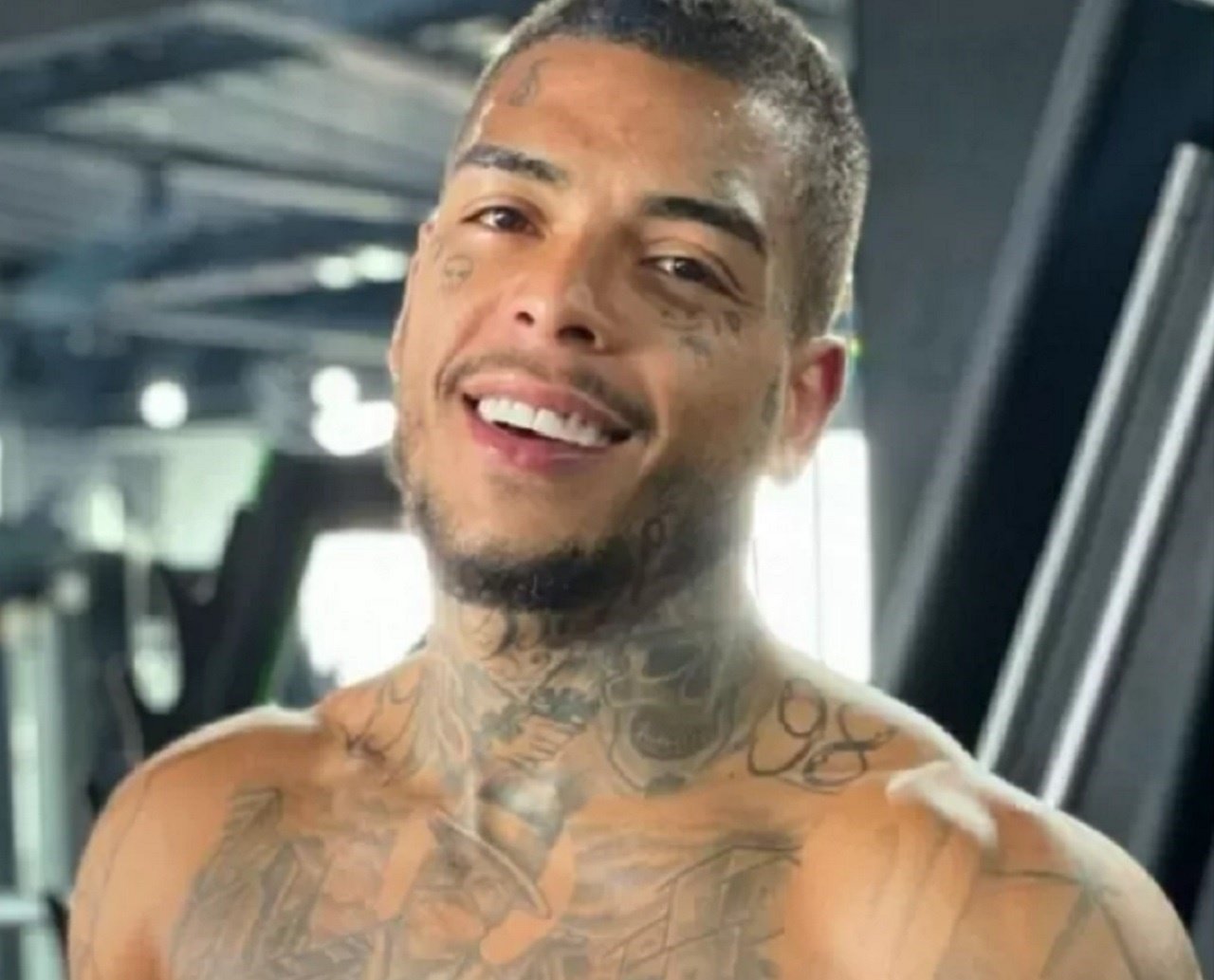 Aglomeração, fogos, tumulto e empurra-empurra marcam despedida de fãs ...