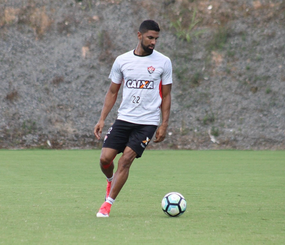 Esperança para o ataque do Vitória, Tréllez desembarca nesta quarta em ... Esperança para o ataque do Vitória, Tréllez desembarca nesta quarta em ...
