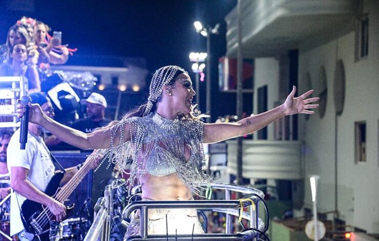 Vina Calmon chega deslumbrante ao circuito Dodô no comando da Cheiro de ...